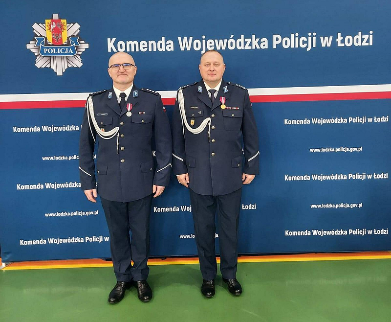 Policjanci uhonorowani odznaczeniami państwowymi - www.nasze.fm - regionalny portal informacyjny