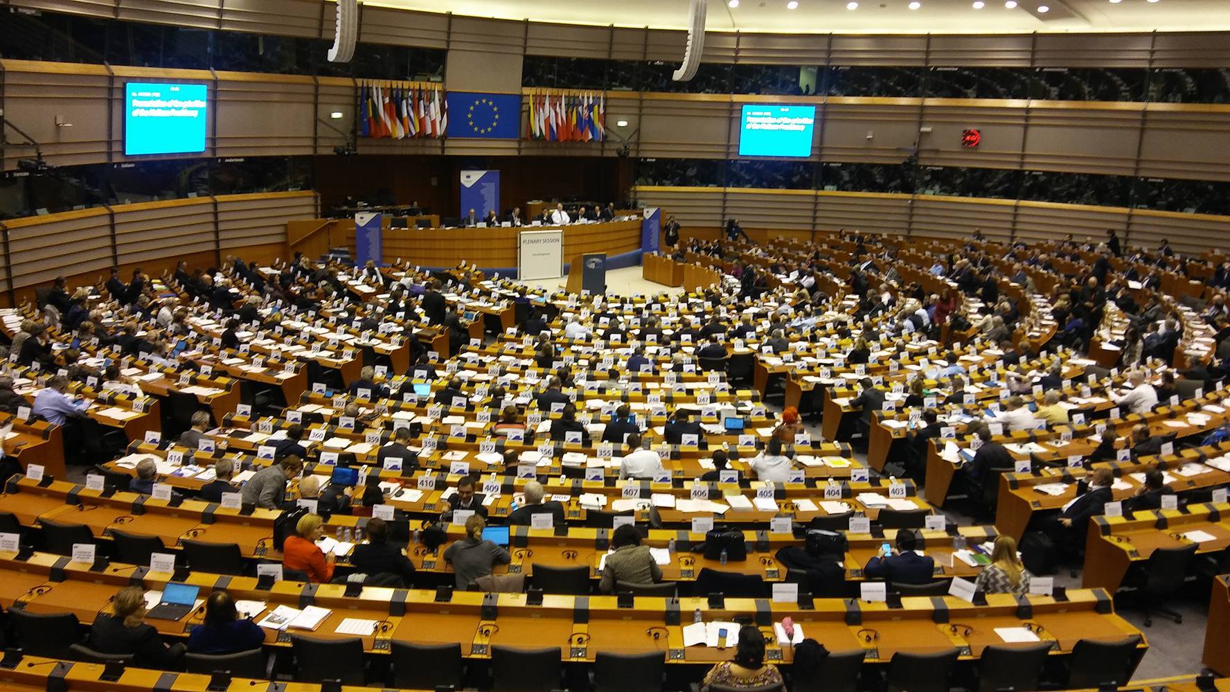 Sesja plenarna Komitetu Narodów w Brukseli - www.nasze.fm - regionalny portal informacyjny